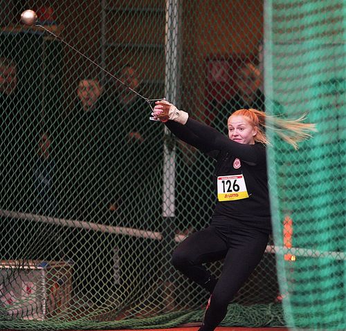 Marius Karges knackt mit starken 61,21 Metern in Niederselters den fast ...